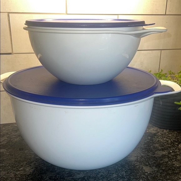 Tupperware | Kitchen | Set Of 2 Vintage Blue And White Mixing Bowl Set ...
